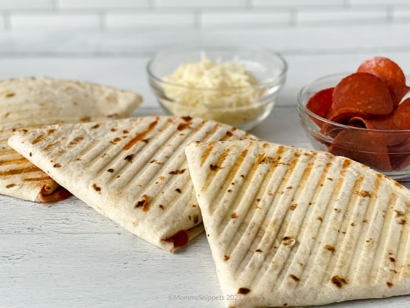 how to make a pizza using a wrap